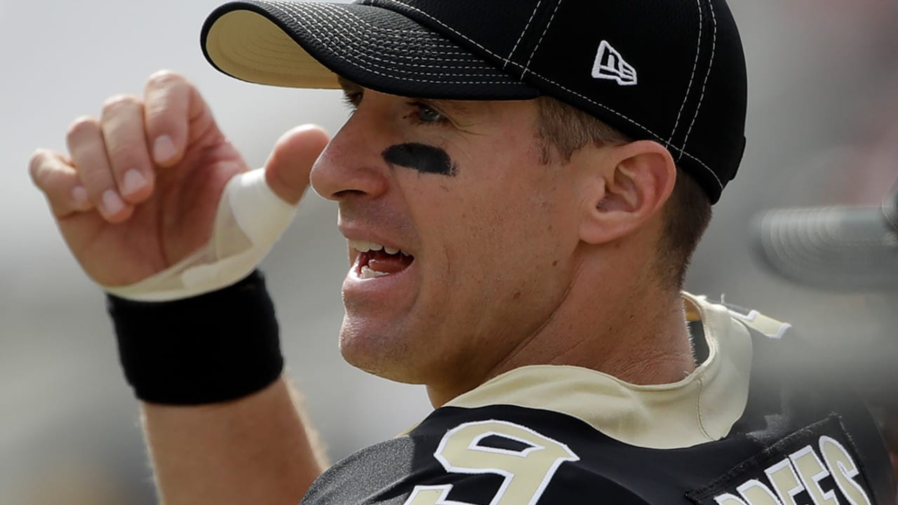 Saints' Drew Brees suffers right hand injury vs. Rams
