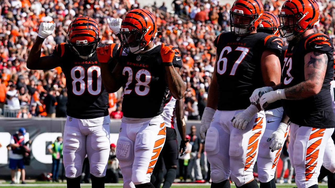 Cincinnati Bengals running back Joe Mixon's balance is barely enough on ...
