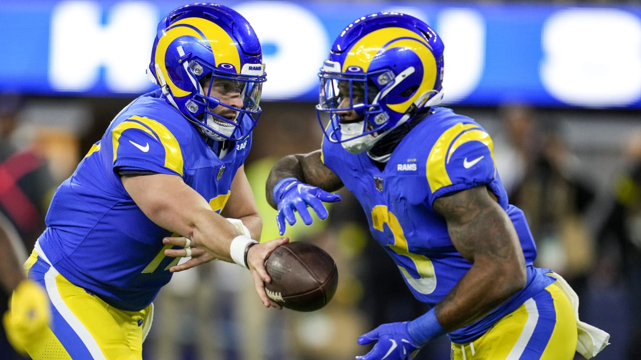 Los Angeles Rams running back Cam Akers sidesteps fly-by tackler on TD ...