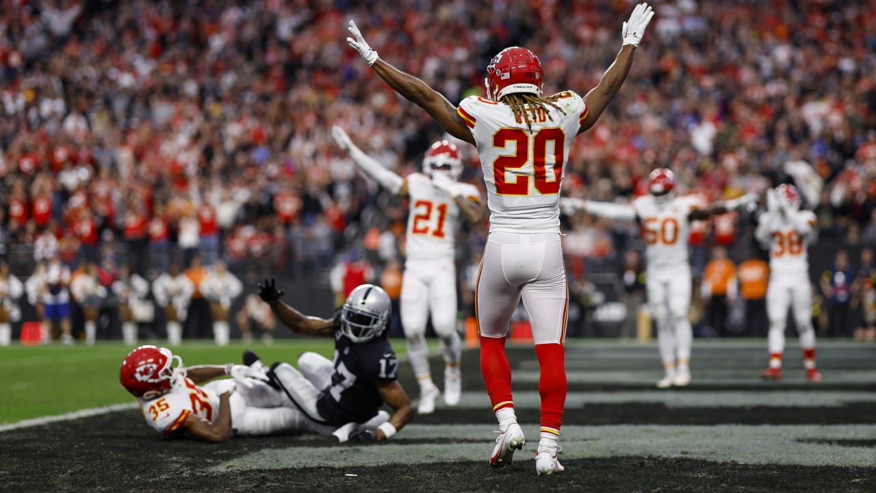 Kansas City Chiefs cornerback Jaylen Watson's end-zone PBU leaves Las ...