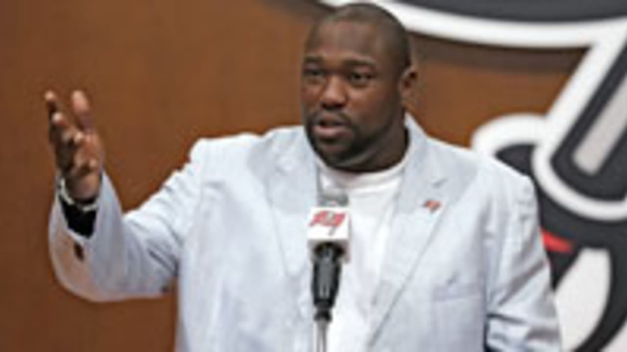 Warren Sapp will be inducted into Buccaneers' Ring of Honor