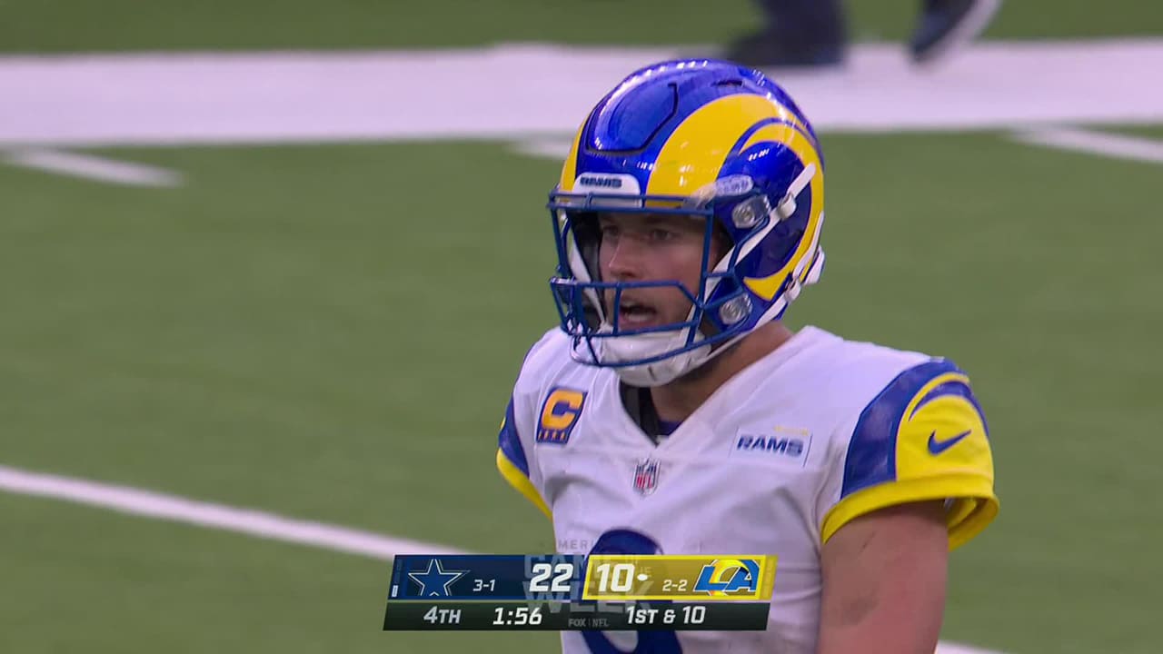 Los Angeles Rams quarterback Matthew Stafford throws look-off pass to ...