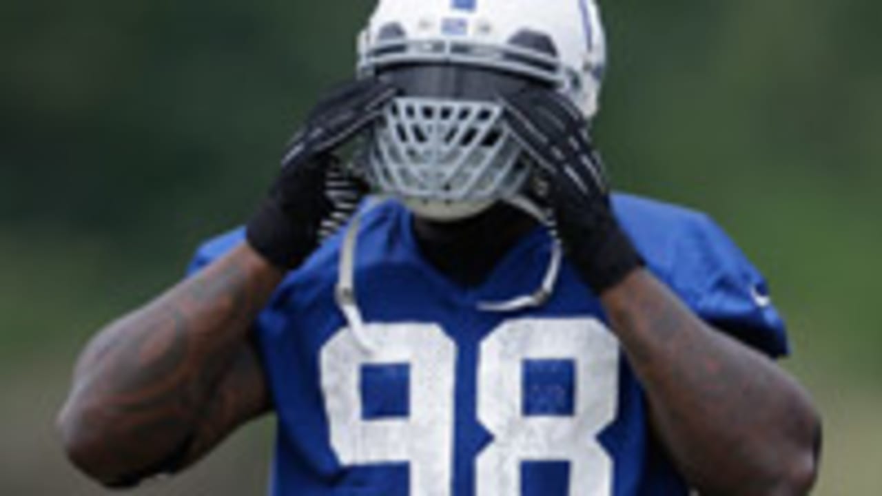NFL tells Colts' Robert Mathis to wear different face mask