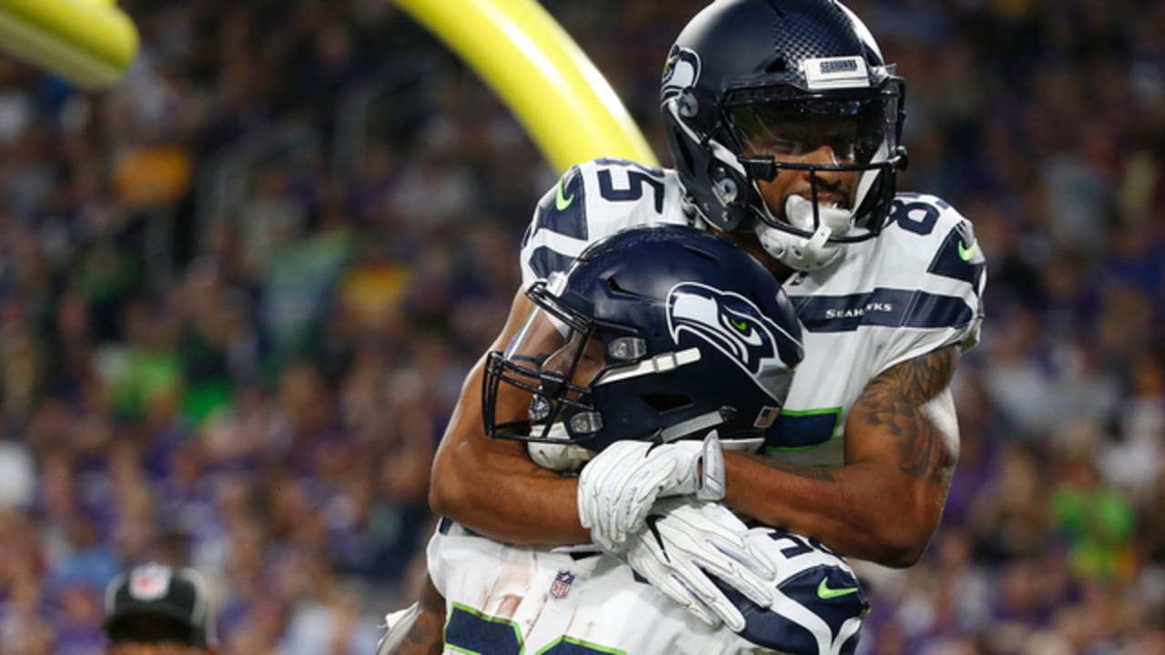 Chris Carson skates through the defense for 6-yard TD