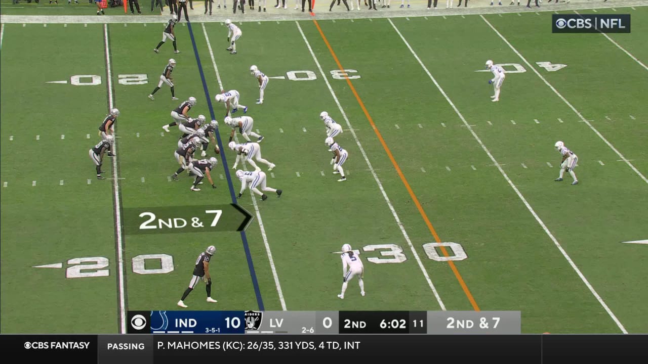 Las Vegas Raiders running back Josh Jacobs climbs ladder for nifty high ...