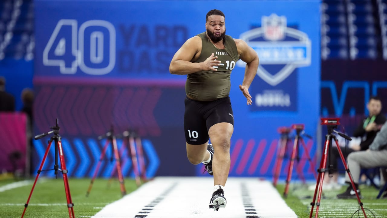 Defensive tackle PJ Mustipher runs 40-yard dash at 2023 combine