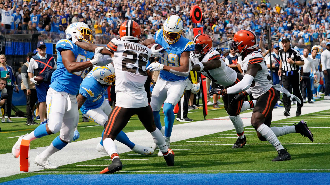 Los Angeles Chargers quarterback Justin Herbert locates tight end ...