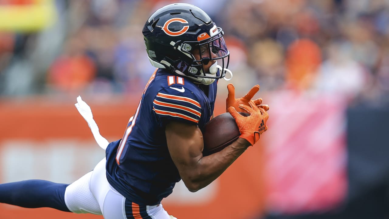 Chicago Bears wide receiver Darnell Mooney reaches up to haul in one ...