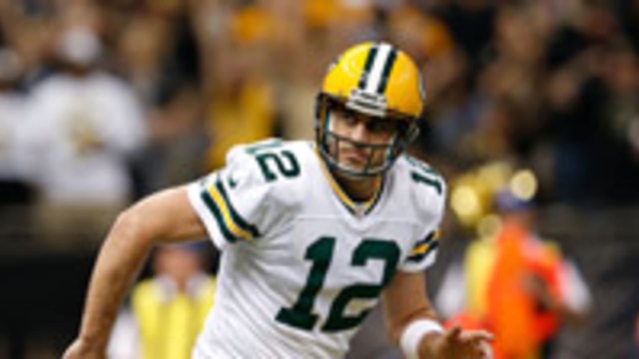 Aaron Rodgers injures hamstring, won't miss time