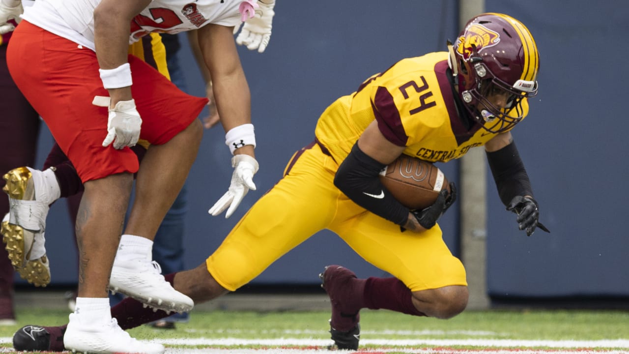 Central State University Marauders cornerback Anthony Mack undercuts ...