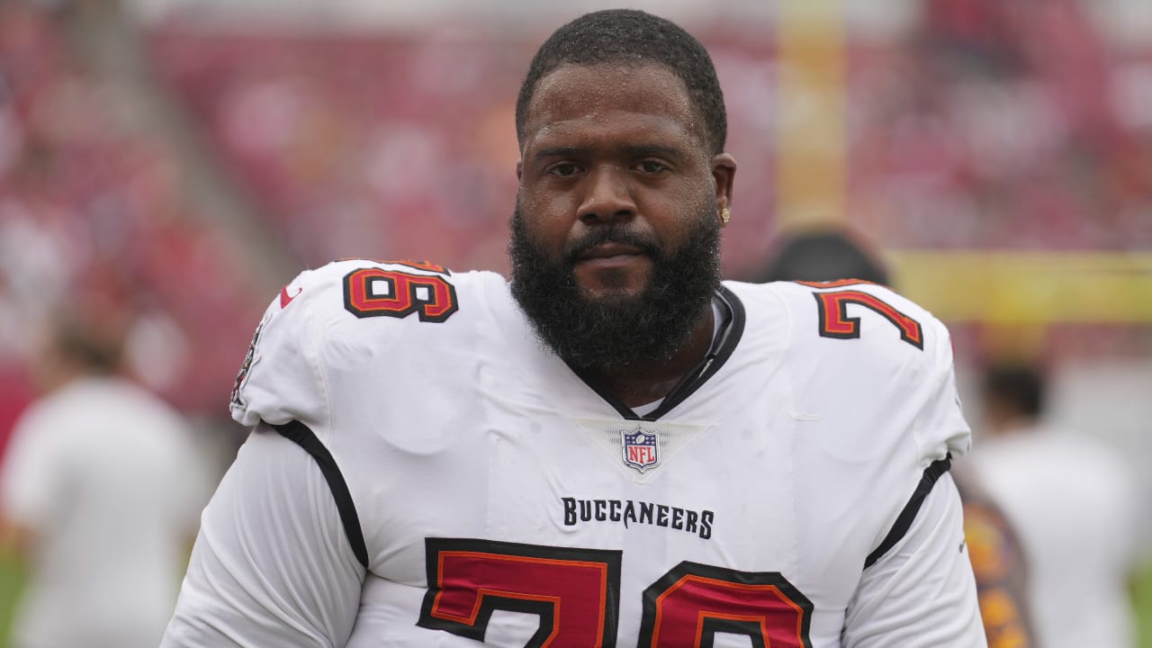 Buccaneers releasing veteran LT Donovan Smith in salary cap-saving move