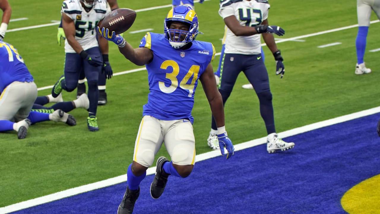 Los Angeles Rams running back Malcolm Brown hurdles over his own right ...
