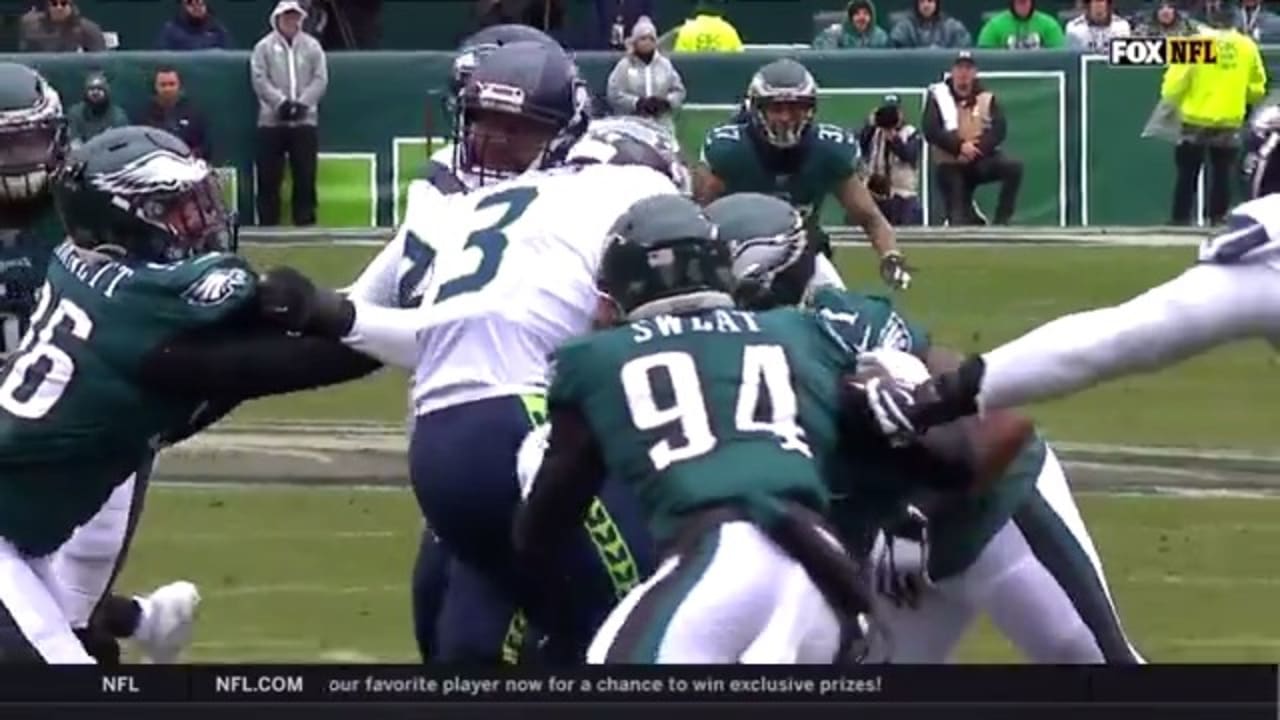Eagles collapse pocket around Wilson for third-down sack