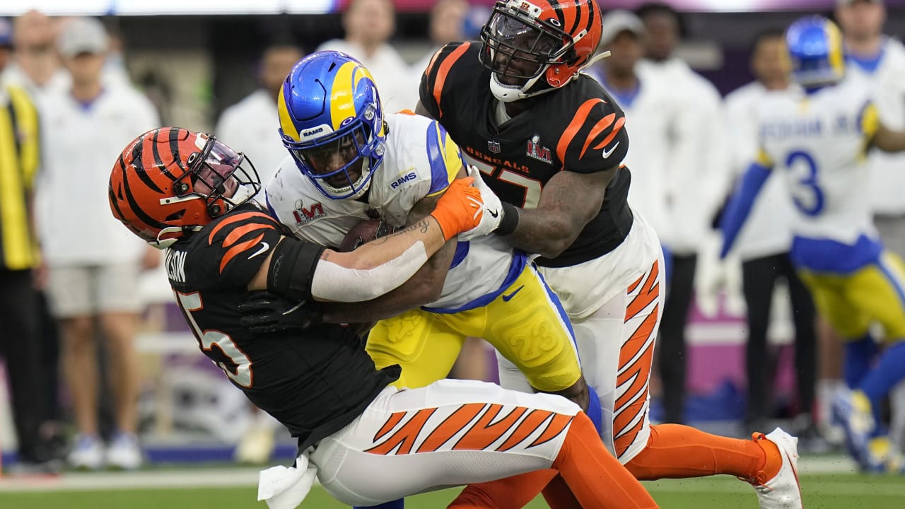 Cincinnati Bengals linebacker Logan Wilson blows by offensive blockers ...