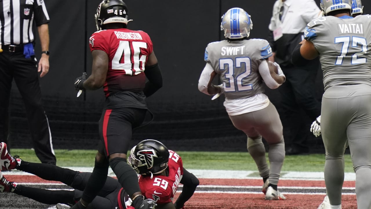 Detroit Lions running back D'Andre Swift navigates traffic on shifty ...