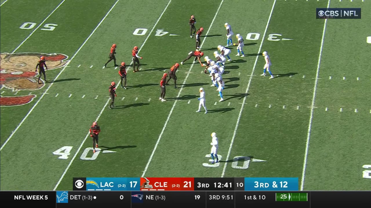 Los Angeles Chargers wide receiver Mike Williams' 21-yard hitch route ...