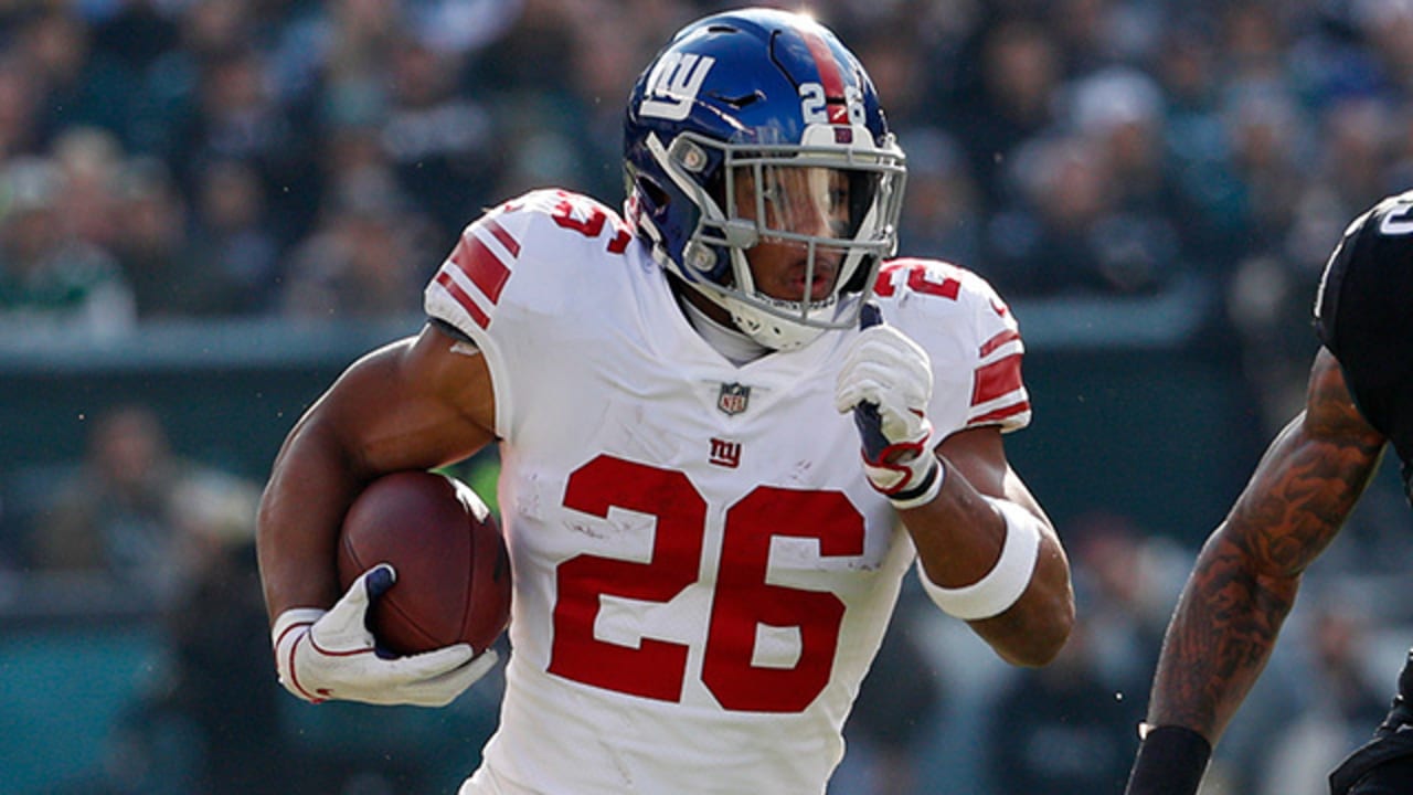 Saquon bounces to the outside on 26-yard gain