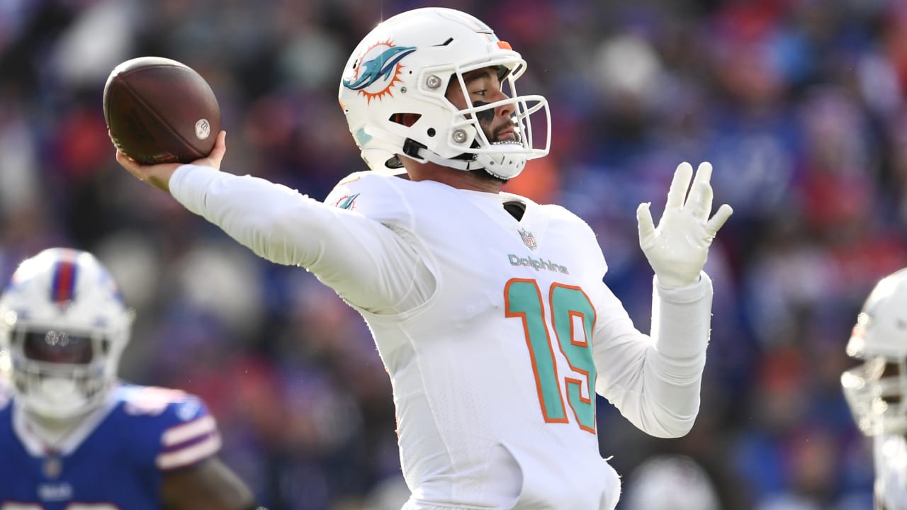 Miami Dolphins quarterback Skylar Thompson's pass to wide receiver ...