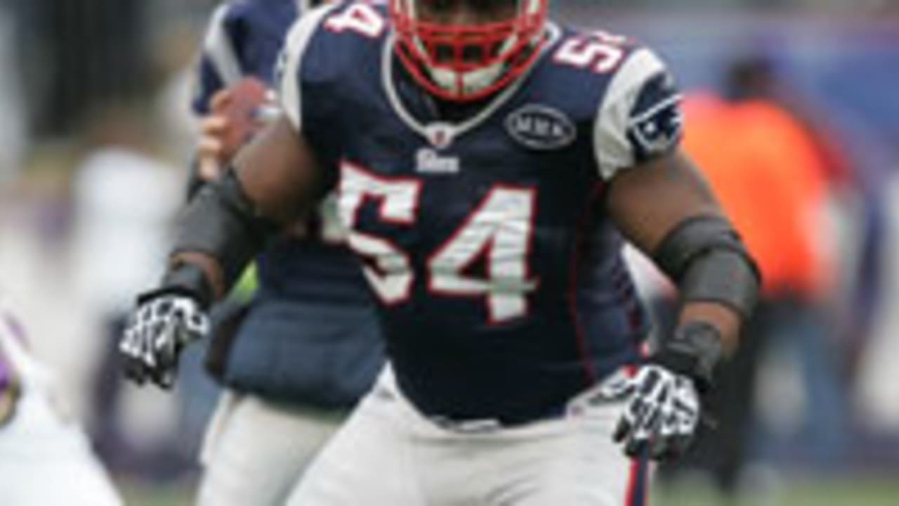 Brian Waters reportedly absent from Patriots camp