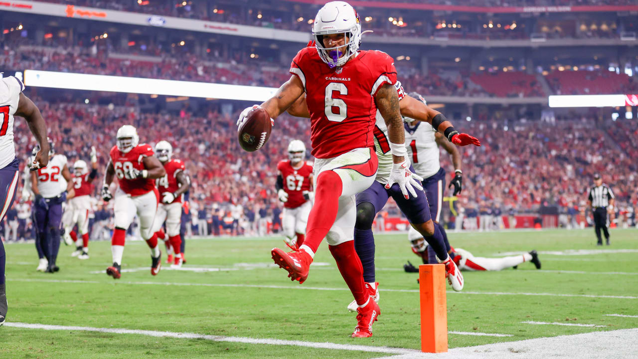 Arizona Cardinals running back James Conner escapes outside for his ...
