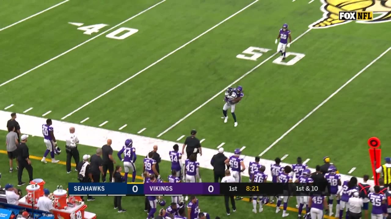 Russell Wilson hits Jaron Brown on deep crossing route for 19 yards