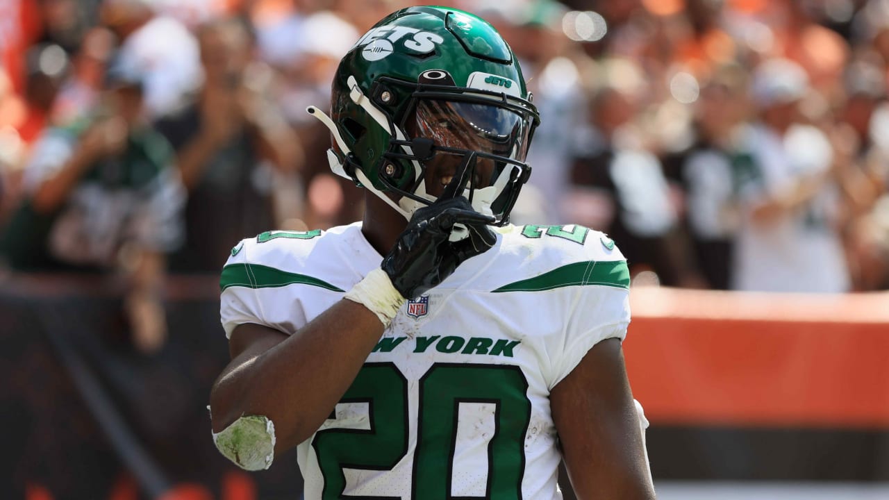 New York Jets quarterback Joe Flacco pinpoints running back Breece Hall ...