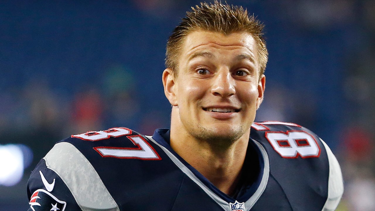 Gronk on dancing, bench press and chicken 'sue flay'