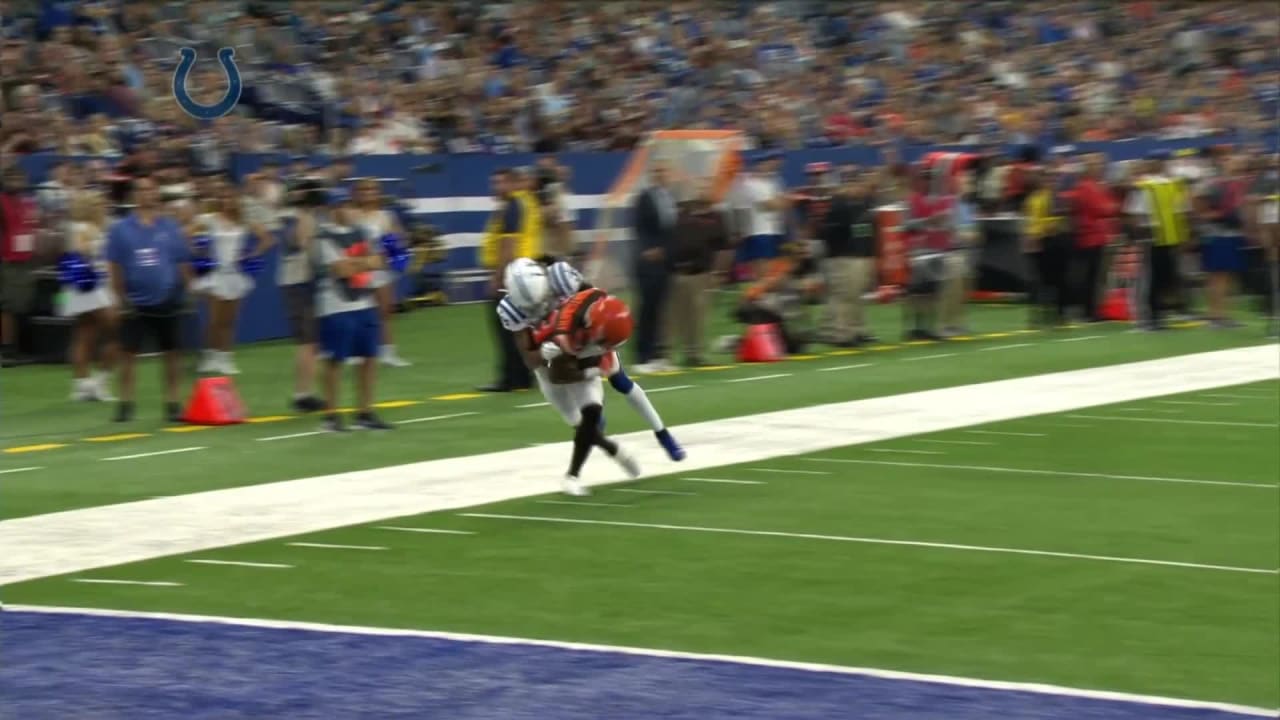 Gilbert drops deep ball in the bucket to Montgomery for 32 yards