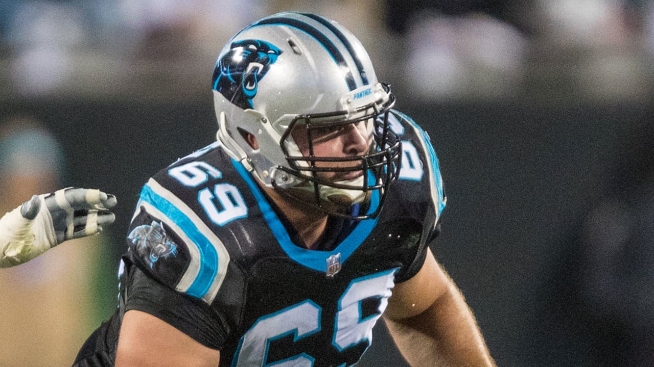 Panthers sign OL Tyler Larsen to two-year extension