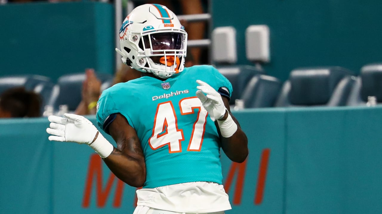 Miami Dolphins running back ZaQuandre White slips past defender for go ...