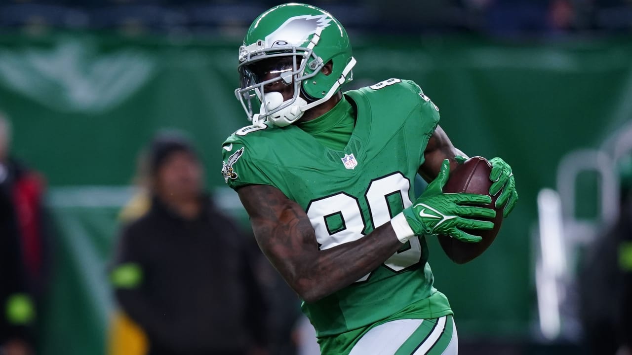 Philadelphia Eagles quarterback Julio Jones' first catch as an Eagle ...