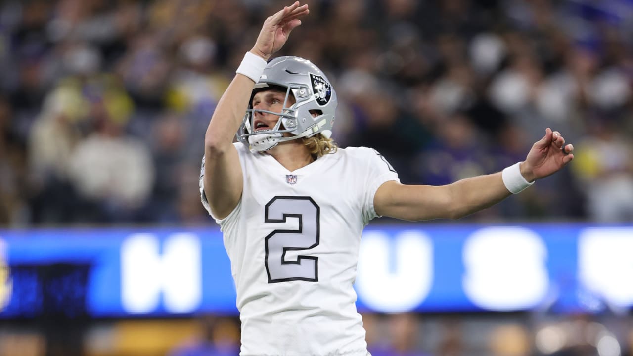 Las Vegas Raiders kicker Daniel Carlson's 52-yard FG extends Raiders ...