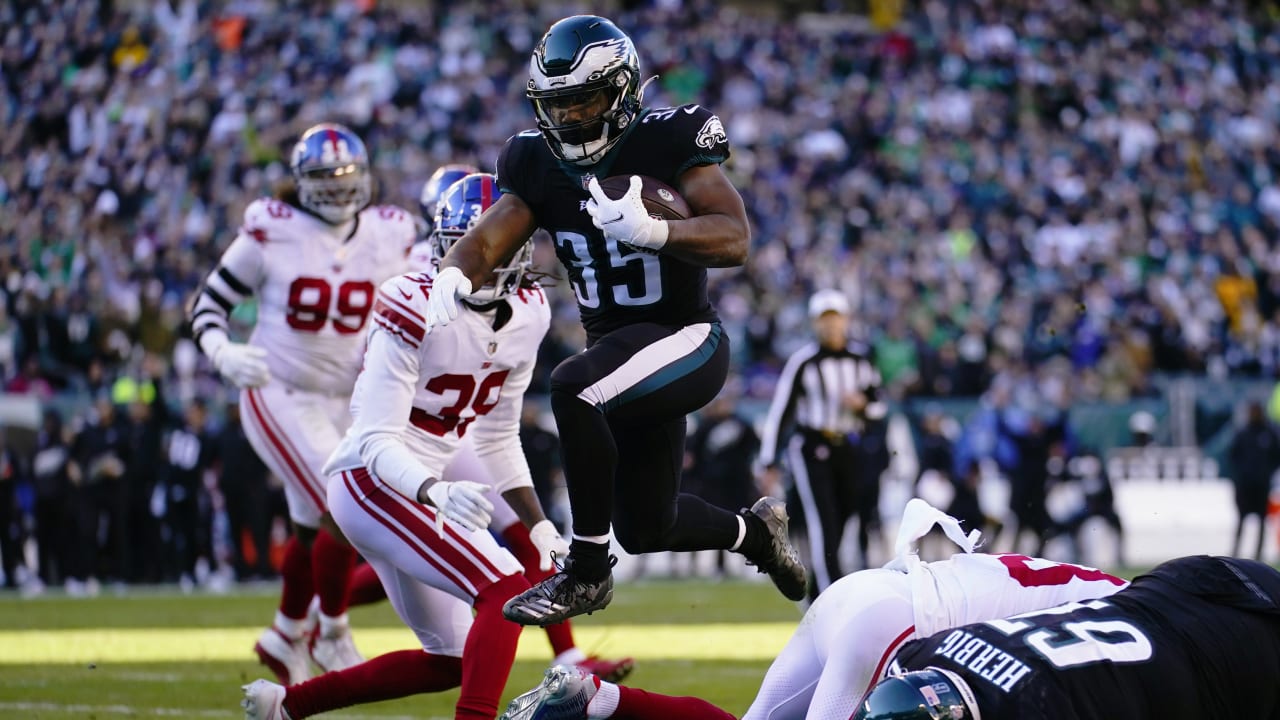 Philadelphia Eagles running back Boston Scott skips through gaping hole ...