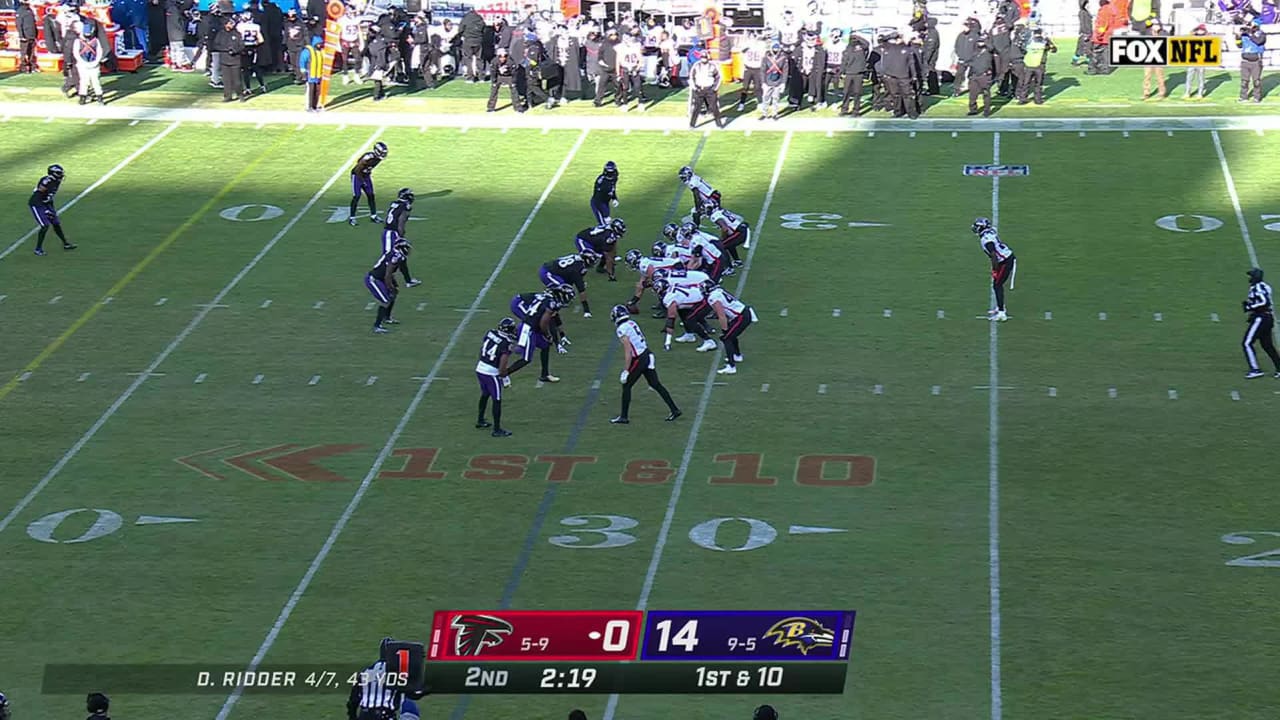 Atlanta Falcons running back Cordarrelle Patterson takes screen pass ... Atlanta Falcons running back Cordarrelle Patterson takes screen pass ...