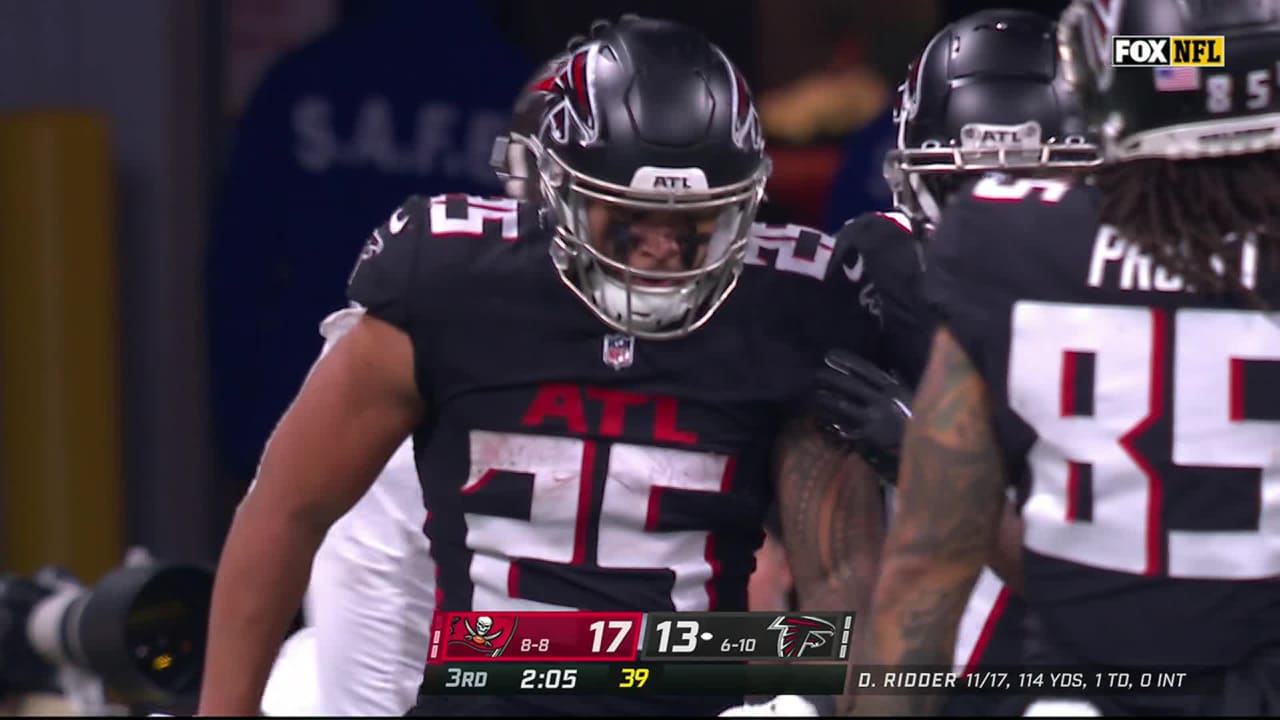 Atlanta Falcons rookie running back Tyler Allgeier eclipses 1,000-yard ...