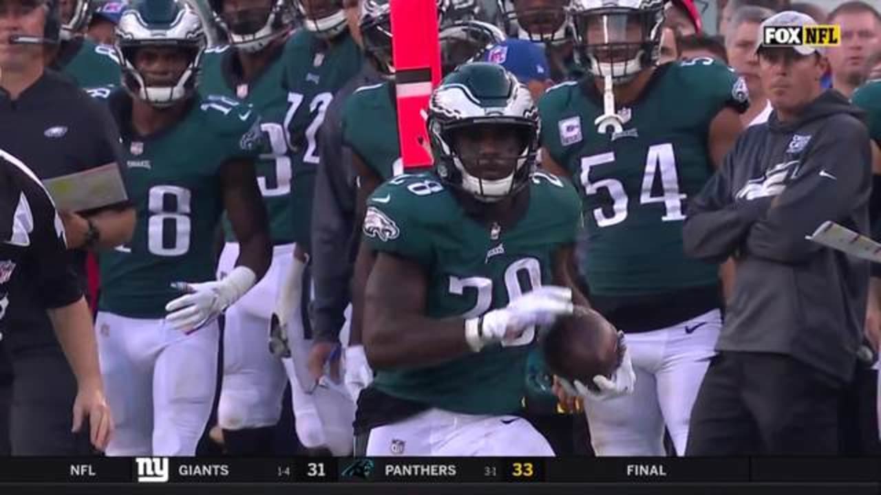 Wendell Smallwood flies down sideline for 23 yards