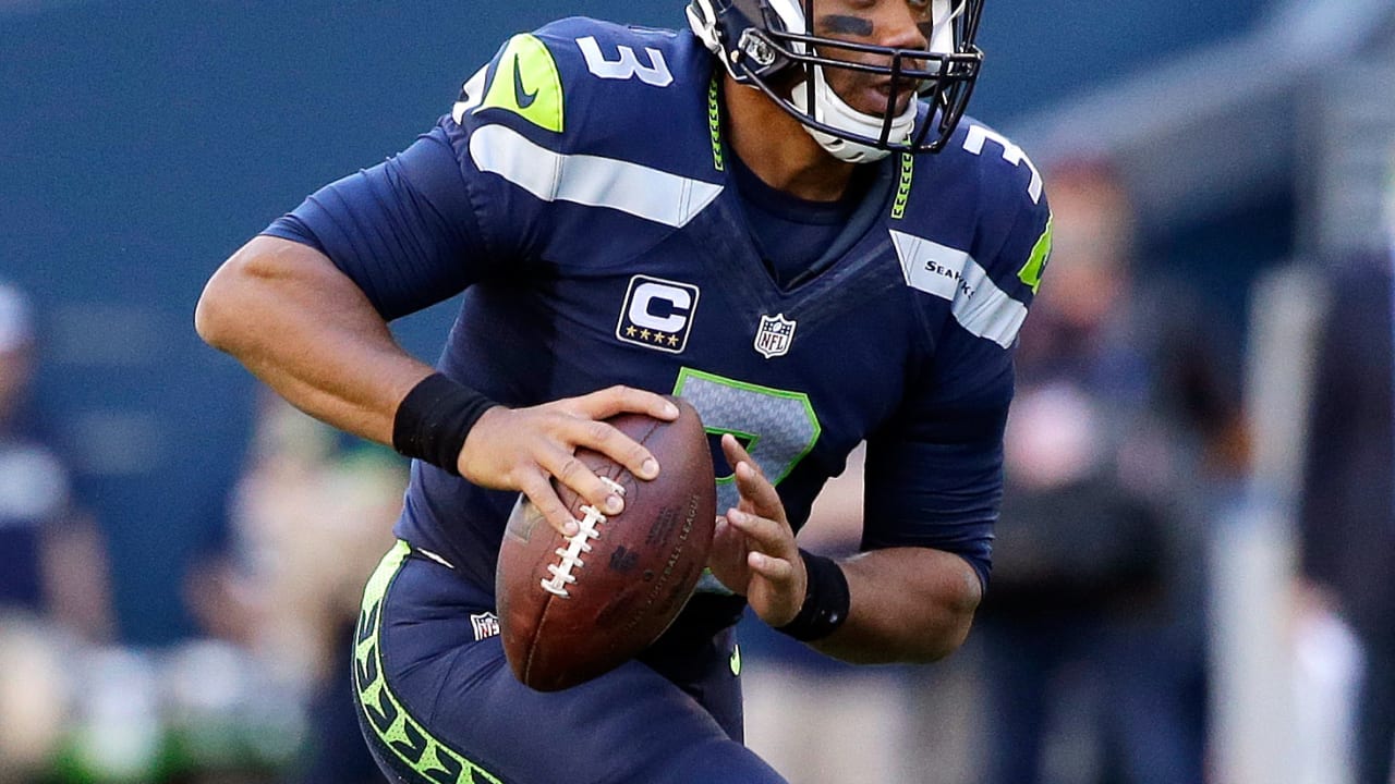 Russell Wilson has ankle injury; plans to play Sunday