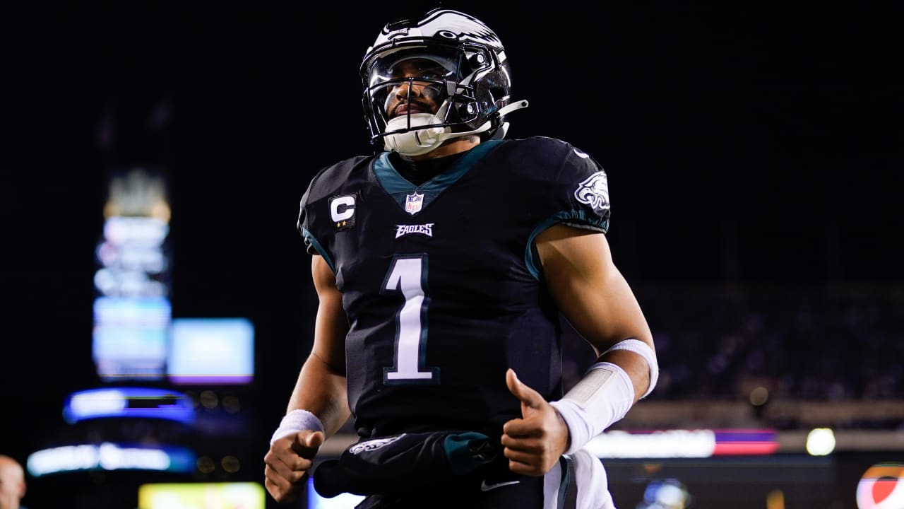 Eagles clinch NFC East title, No. 1 seed with win over Giants