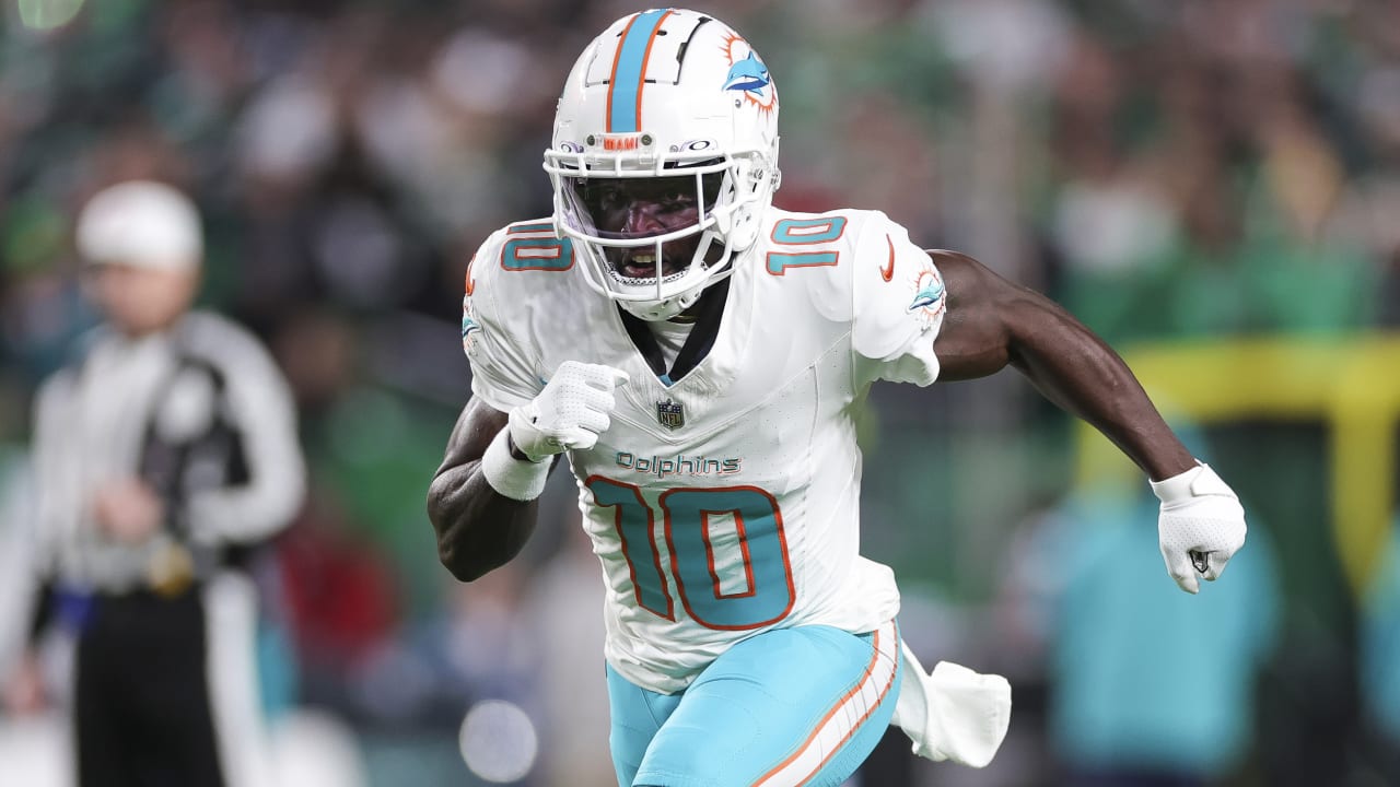 Miami Dolphins wide receiver Tyreek Hill's first catch of game goes for ...