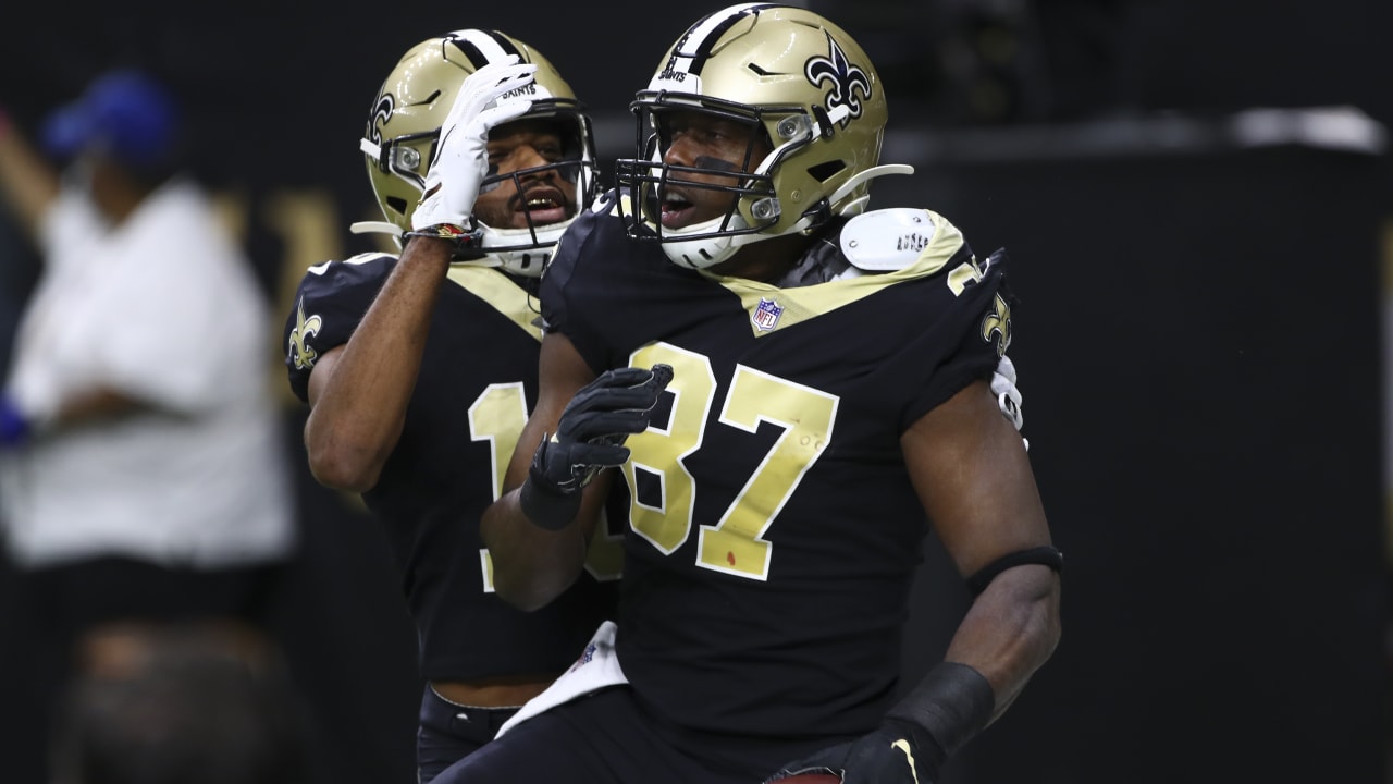 New Orleans Saints quarterback Drew Brees hits Jared Cook's back ...