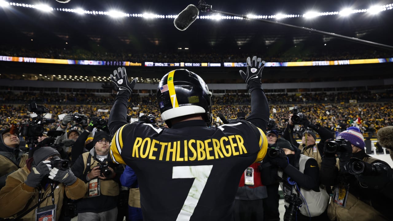 Top 10 photos from Week 17 of the 2021 season