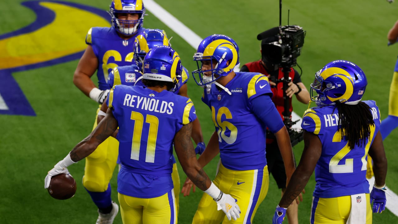 Los Angeles Rams' quick huddle break helps free up wide receiver Josh ...