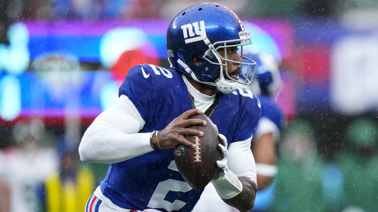 Giants QB Tyrod Taylor taken to local hospital after suffering ribs ...