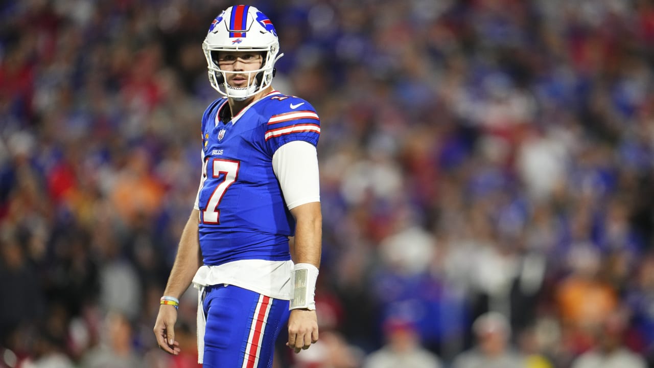 Tampa Bay Buccaneers cornerback Jamel Dean bats away Buffalo Bills ...