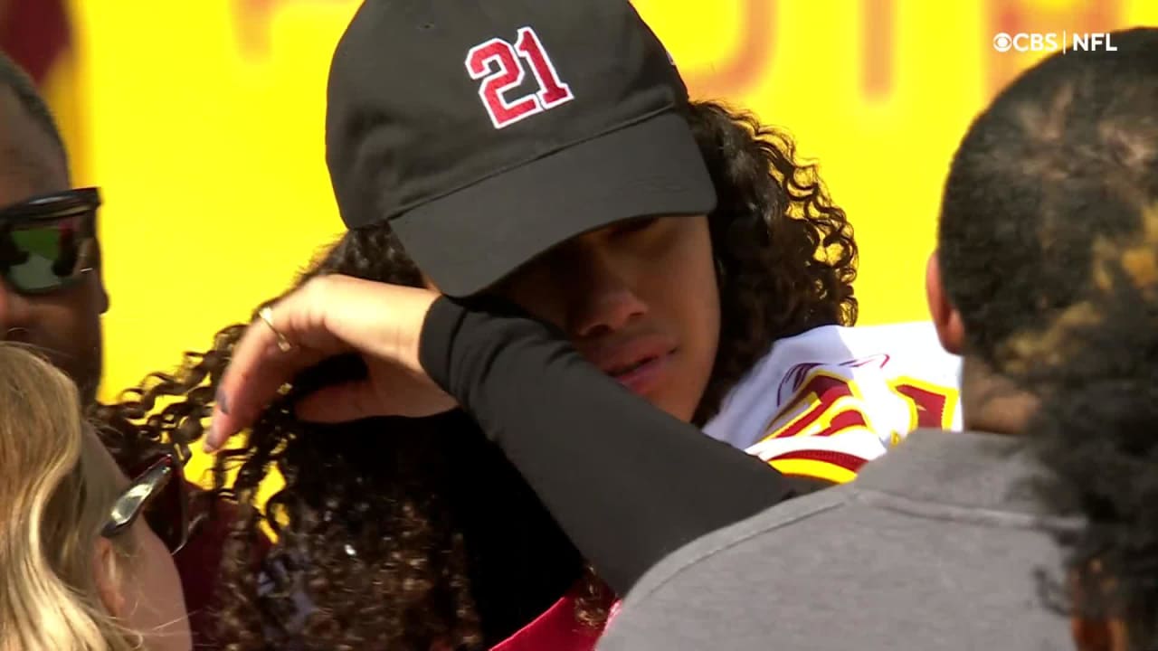 Late Washington safety Sean Taylor's family emotional during jersey ...