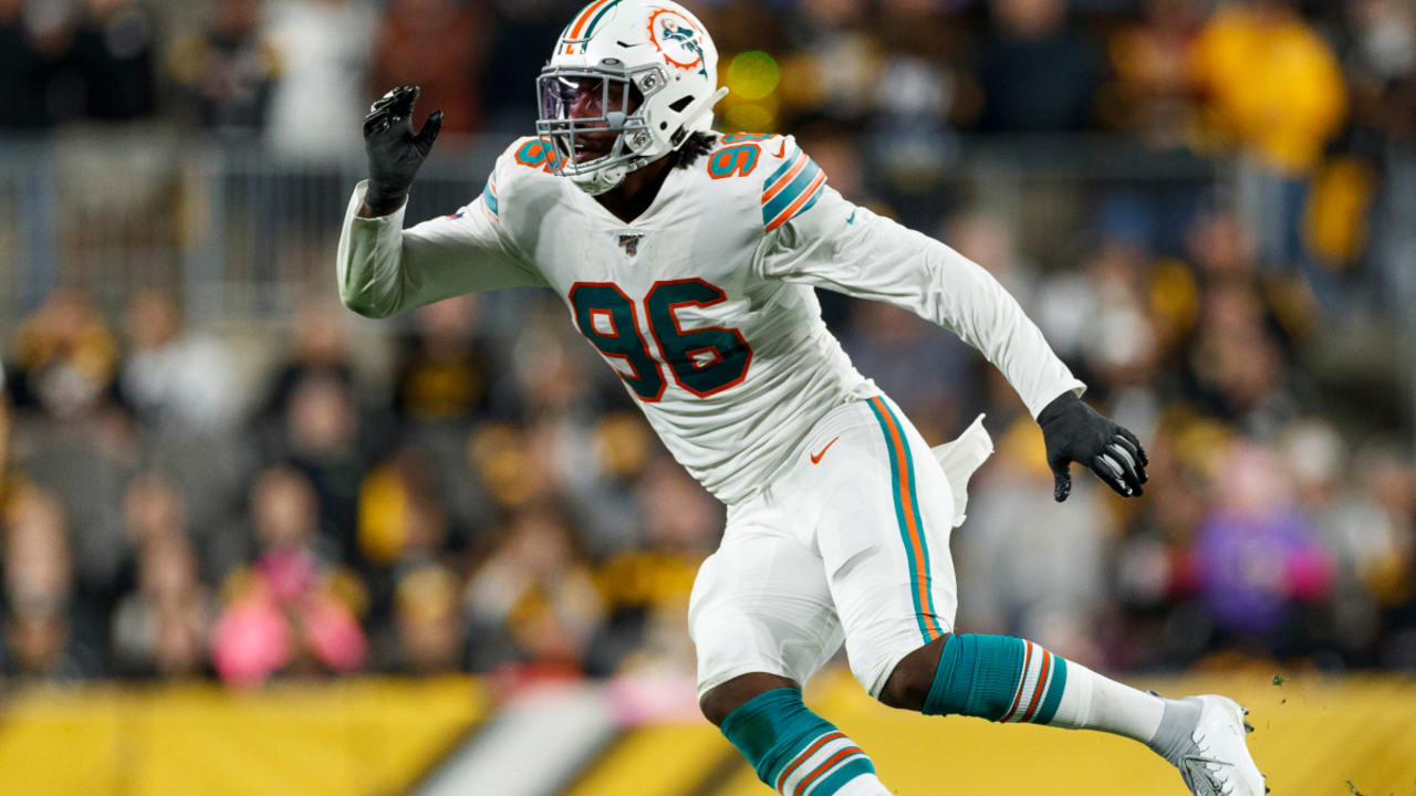 Chiefs signing former first-round DE Taco Charlton