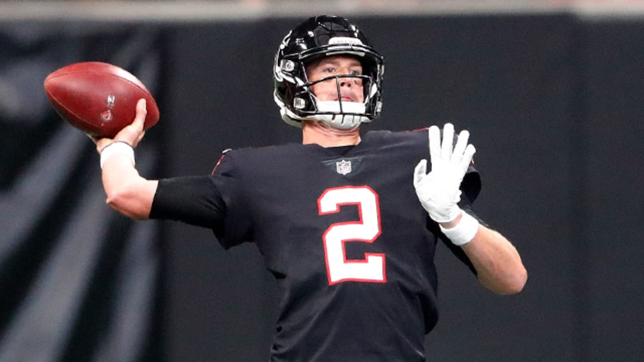 Matt Ryan throws to Julio for 24 yards to get out of trouble