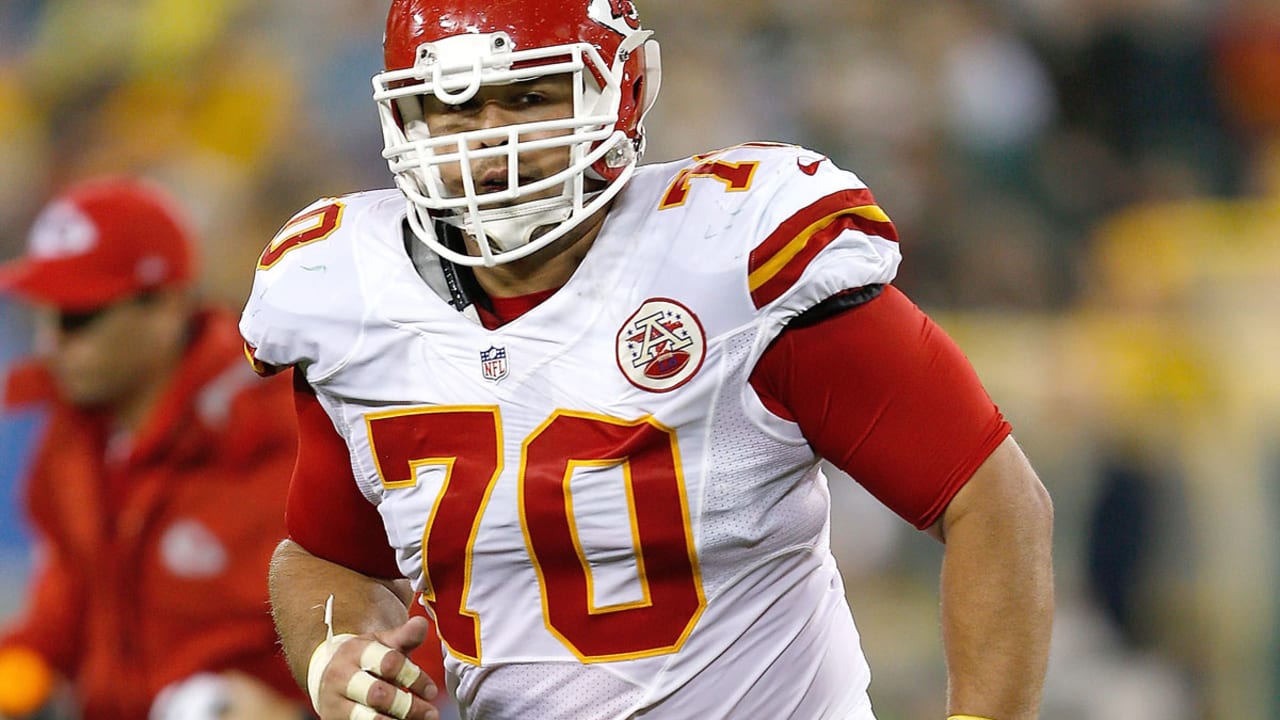 Ex-Jets, Chiefs DE Mike DeVito announces retirement