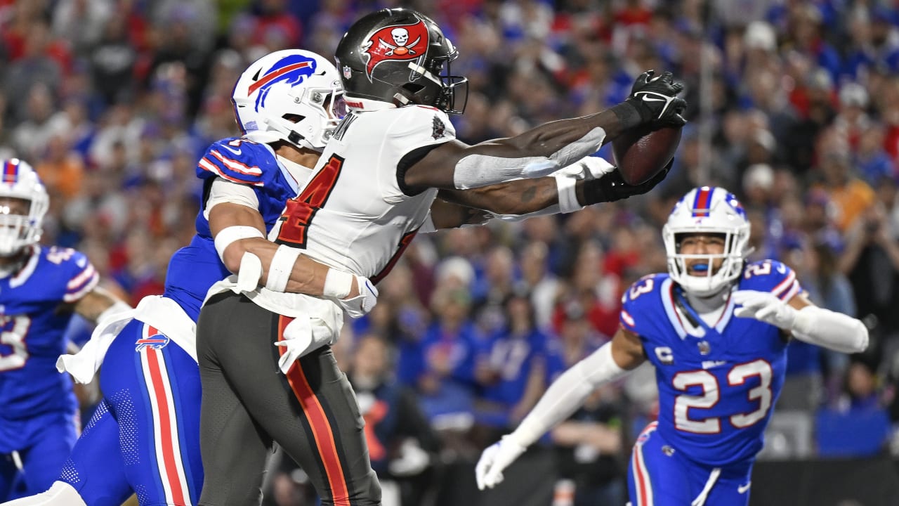 Tampa Bay Buccaneers wide receiver Chris Godwin's first touchdown catch ...