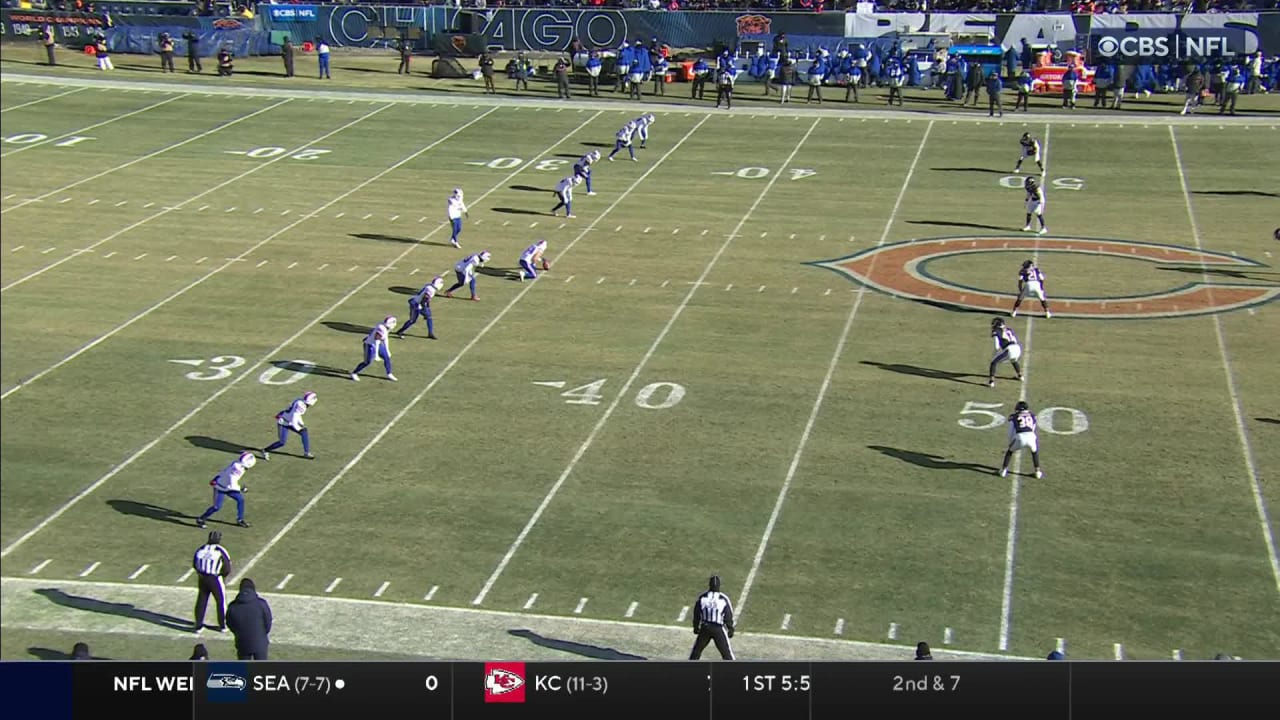 Chicago Bears wide receiver Velus Jones Jr. nearly breaks into clear on ...